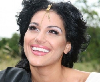 Eva Rivas con Apricot stone llevará la bandera armenia en Oslo 2010 ...