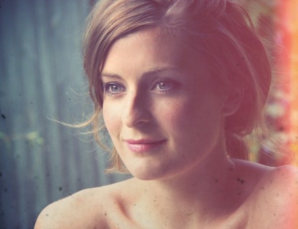 Reino Unido apuesta por la novel Molly con Children of the universe ...