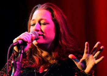 Niamh Kavanagh regresa a Eurovisión 17 años después - eurovision-spain.com