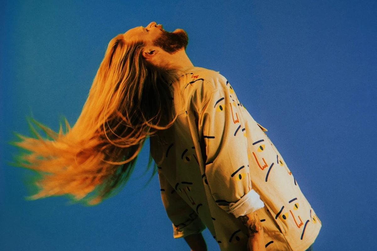 Ya puedes escuchar la versión en acústico de Space Man, la propuesta ...