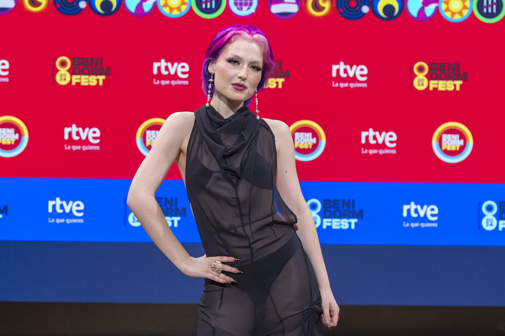 Sofía Coll publica el videoclip de Here To Stay - eurovision-spain.com